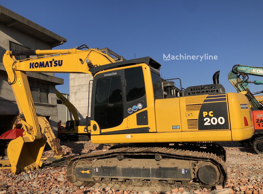 Komatsu PC 200-8 bager guseničar