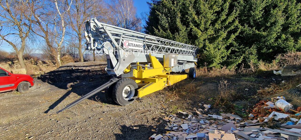 Cattaneo CM 82 brzomontažna toranjska dizalica