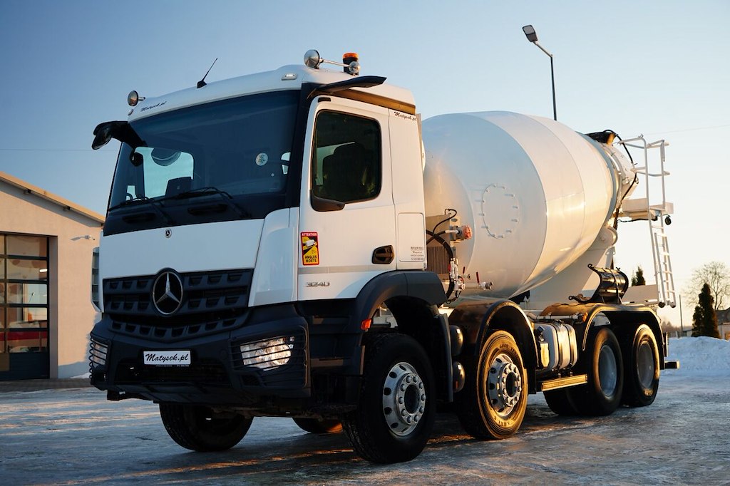 Mercedes-Benz Arocs 3240 kamion s mešalicom za beton