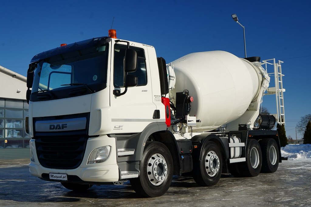 Huch na šasiji DAF CF 440 / 8x4 / BETONOMIESZARKA SCHWING STETTER / GRUSZKA 9 M3 / kamion s mešalicom za beton