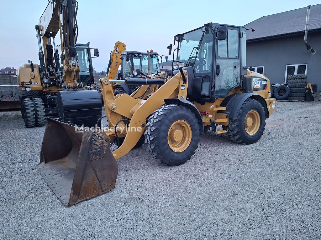 Caterpillar 908M prednji utovarivač
