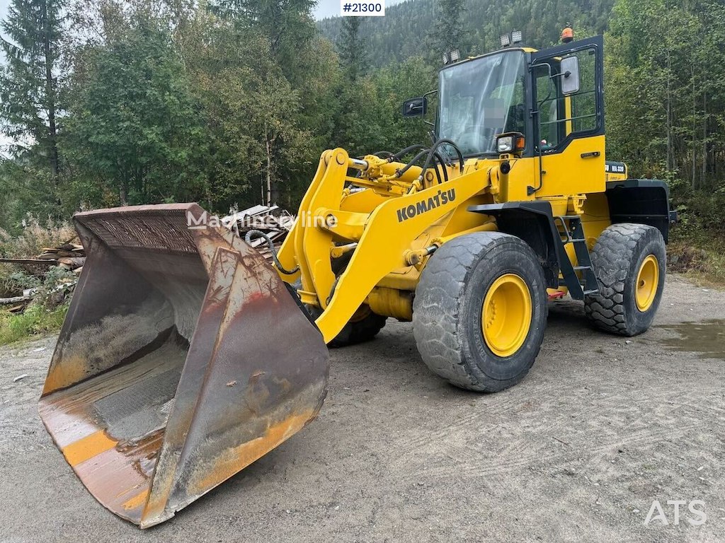 Komatsu 1998 Komatsu WA320-3H hjullaster m/ skuffe SE VIDEO prednji utovarivač