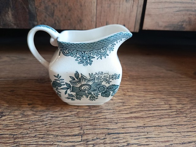 Vintage posuda od engleskog Wedgwood porcelana