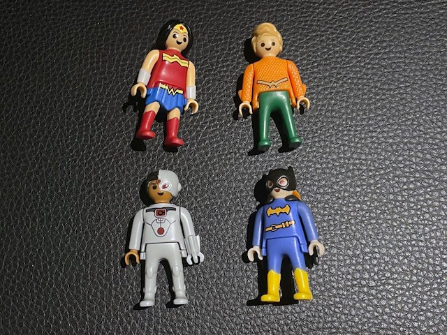 Kinder Surprise - DC Playmobil 2025 (opis!)
