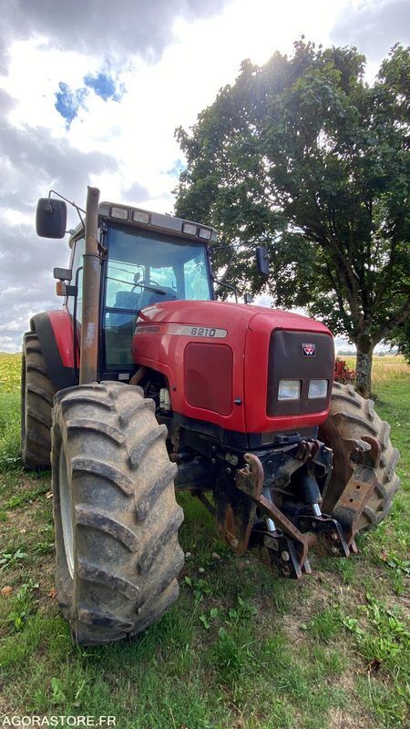 Prodaje se Massey Ferguson 8210 traktor točkaš na aukciji