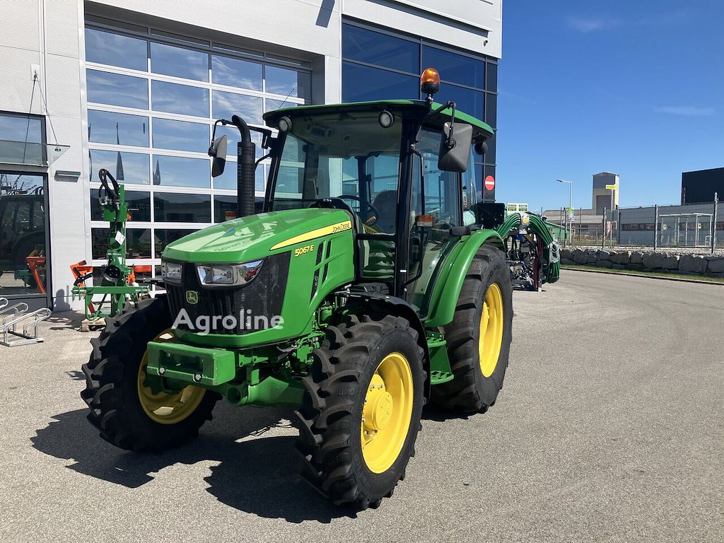 Novi John Deere 5067E traktor točkaš