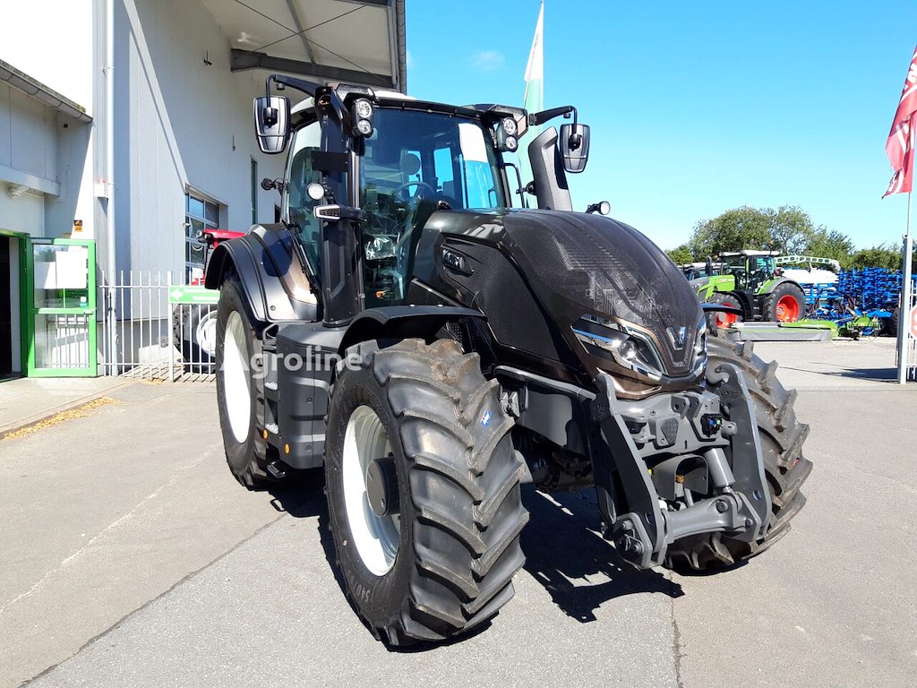 Valtra Q265 traktor točkaš