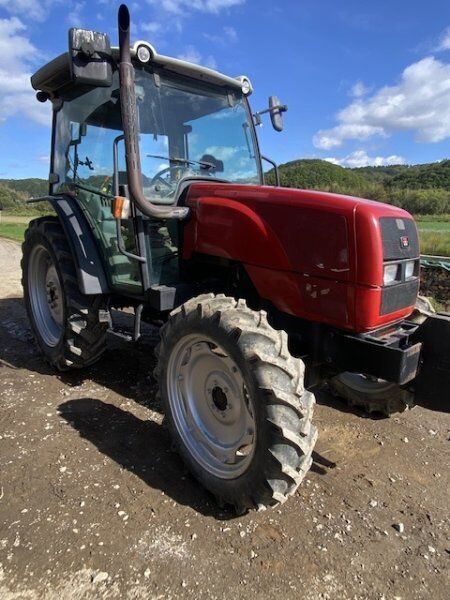 Massey Ferguson TRACTOR(Massey Ferguson) traktor točkaš