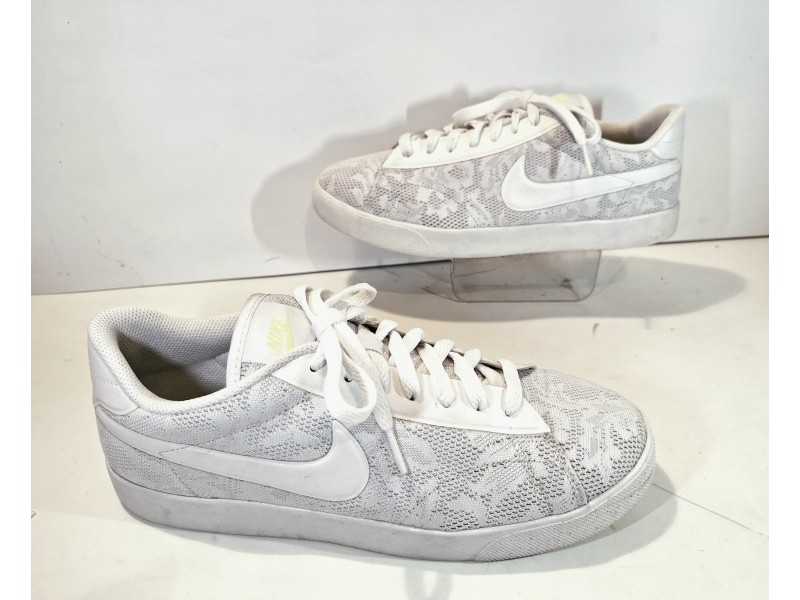 ,,NIKE,, preslatke zenske patike br.40.5