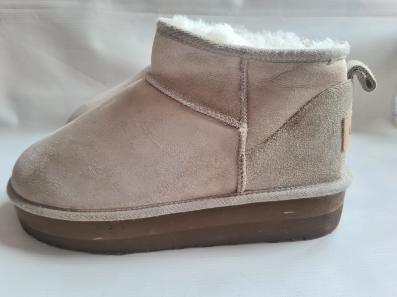 Original UGG kozne cizme sa krznom 39*25 sa hologramom