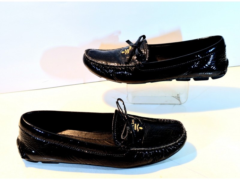 Savrsene ,,PRADA,, kao NOVE KOZNE cipele br.37