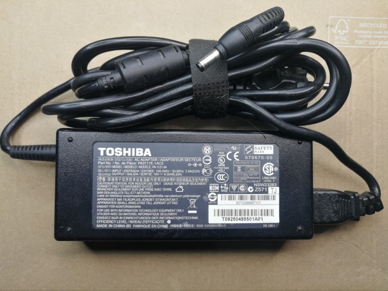 Toshiba PA-1121-04 19V --- 6.32A 120W