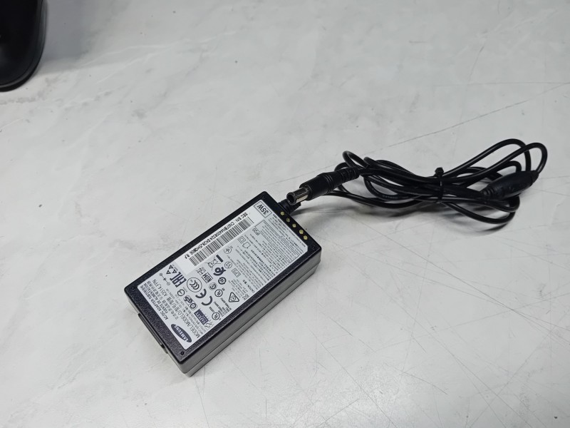 adapter za samsung monitor 14v 2,5a sa iglicom 6,4x4,0