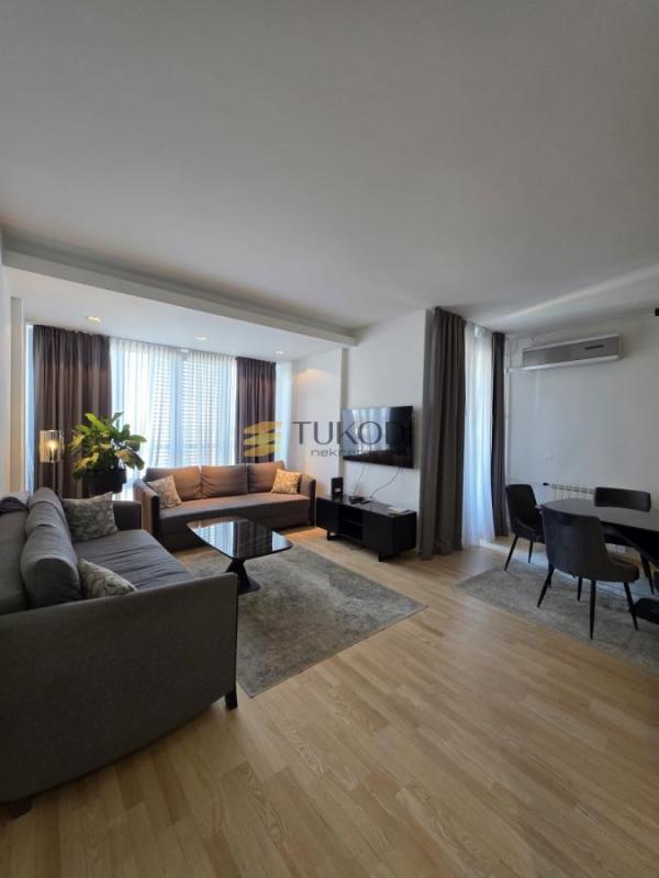 Trosoban stan za izdavanje, 85m2, 1.400€