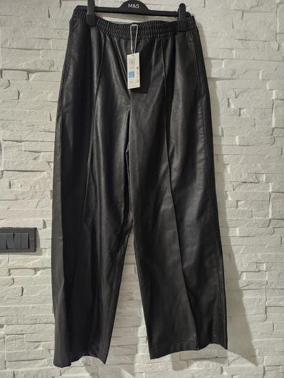 Nove, postavljene Marks&Spencer pantalone 42/44