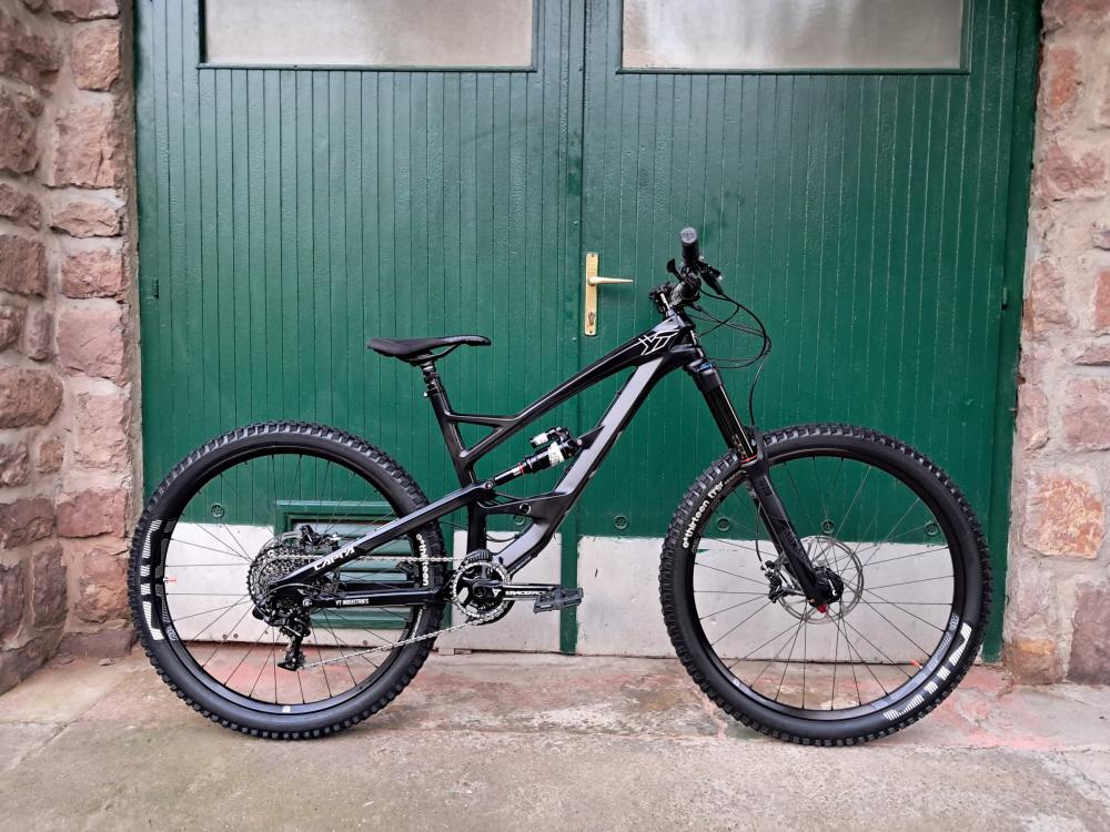 YT Capra Enduro Carbon Premoćan