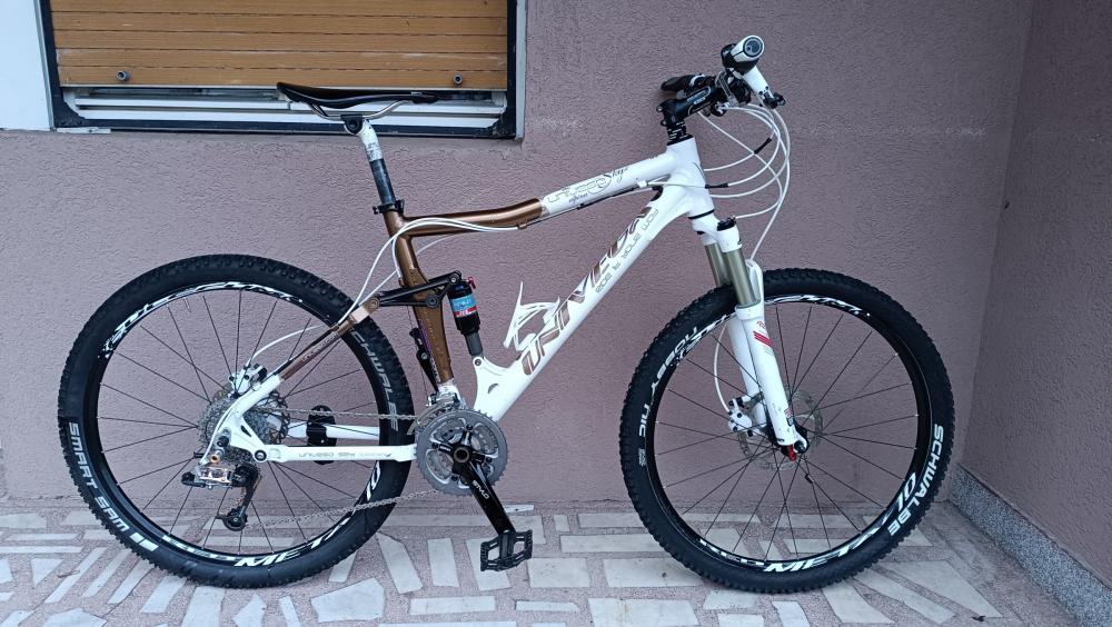 UNIVEGA Alpina Sky Sram 3x9 RockShox Hayes