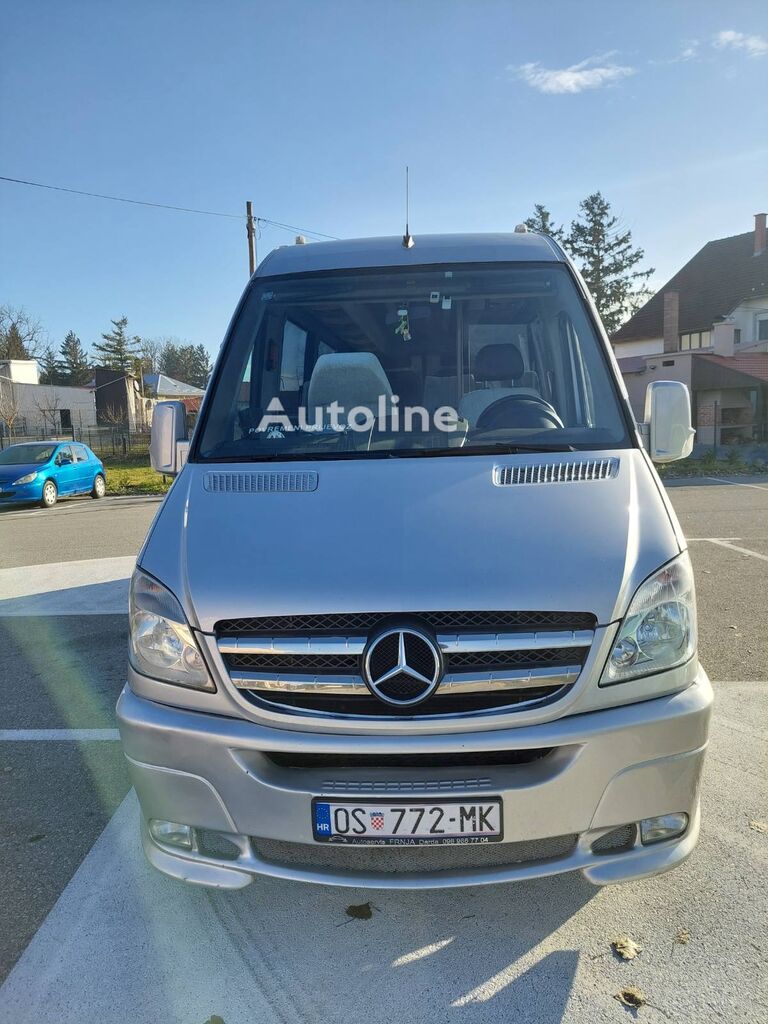 Mercedes-Benz putnički minibus