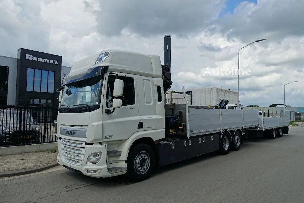 DAF CF 440 6X2 + AANHANGER / HMF 2620 K5 KRAAN / 26 TM KRAAN / REMOT kamion s ravnom platformom + prikolica sa ravnom platformom