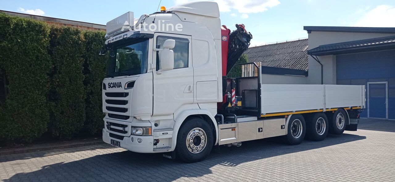 Scania R580 - Flatbed + crane 8x4 kamion s ravnom platformom