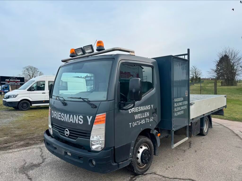 Nissan Cabstar 2.5D - Flatbed kamion s ravnom platformom
