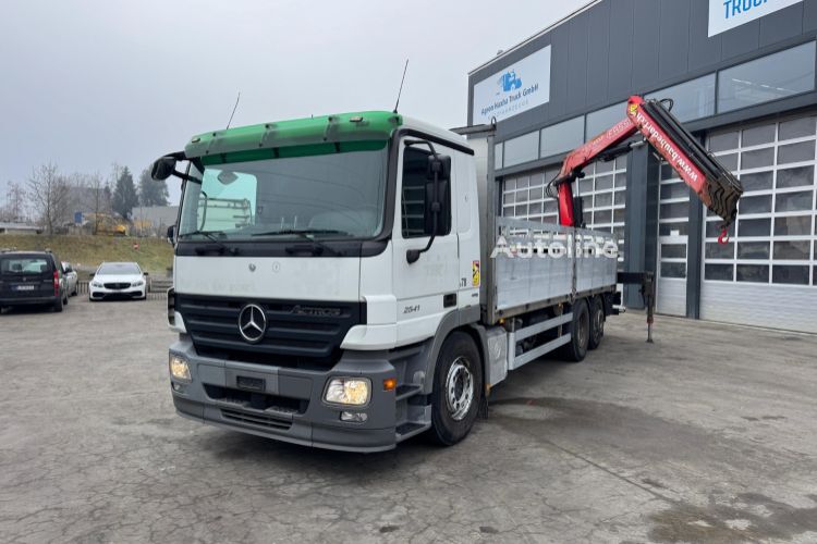 Mercedes-Benz Actros 2541 6x2 Fassi 165-5 kamion s ravnom platformom