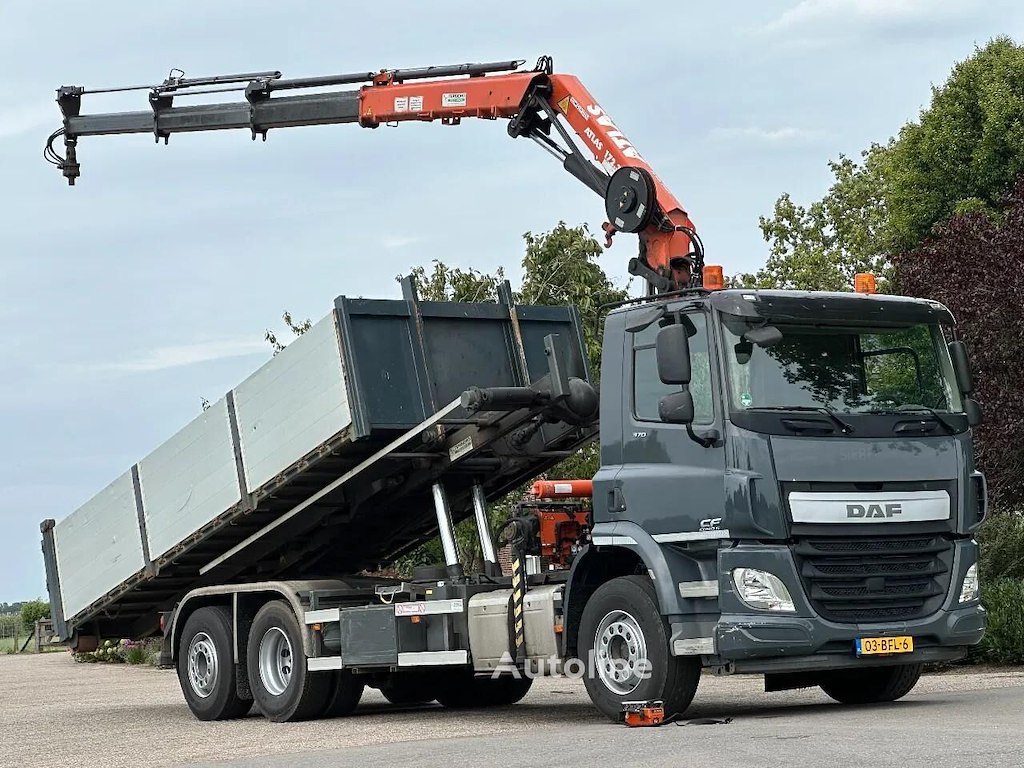 DAF CF 370 kamion sa kukom za podizanje tereta
