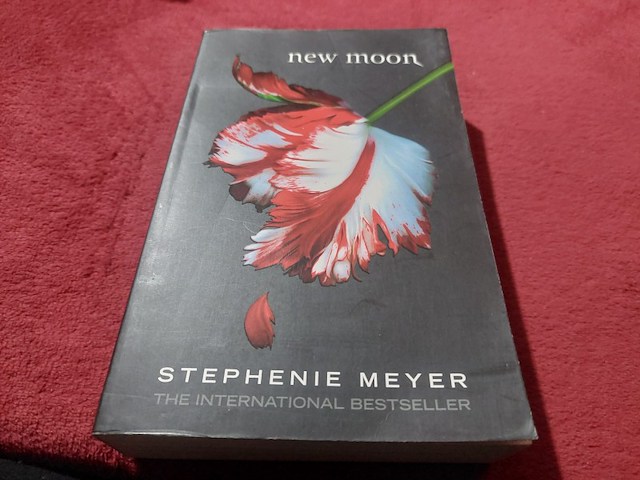 New moon Stephenie Meyer