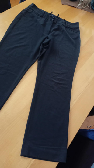 pantalone tamno braon boje vel.46