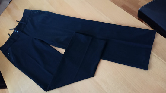 kvalitetne pantalone vel.44