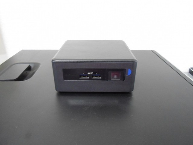 Intel BKNUC8I3PNH NUC Mini PC Intel i3-81450U/8Gb/240Gb