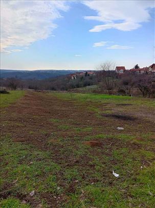 Gradjenvinski plac na prodaju u Pinosavi kod Avale