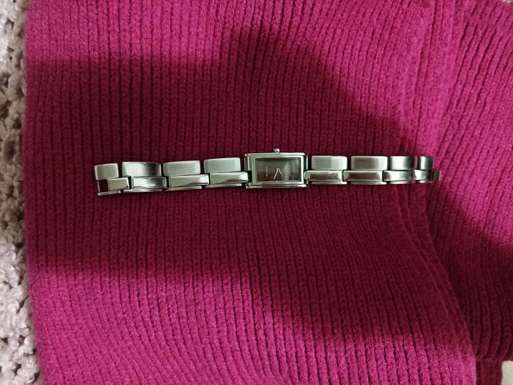 Elegantni ženski ručni sat sa metalnom narukvicom - Pravougaono