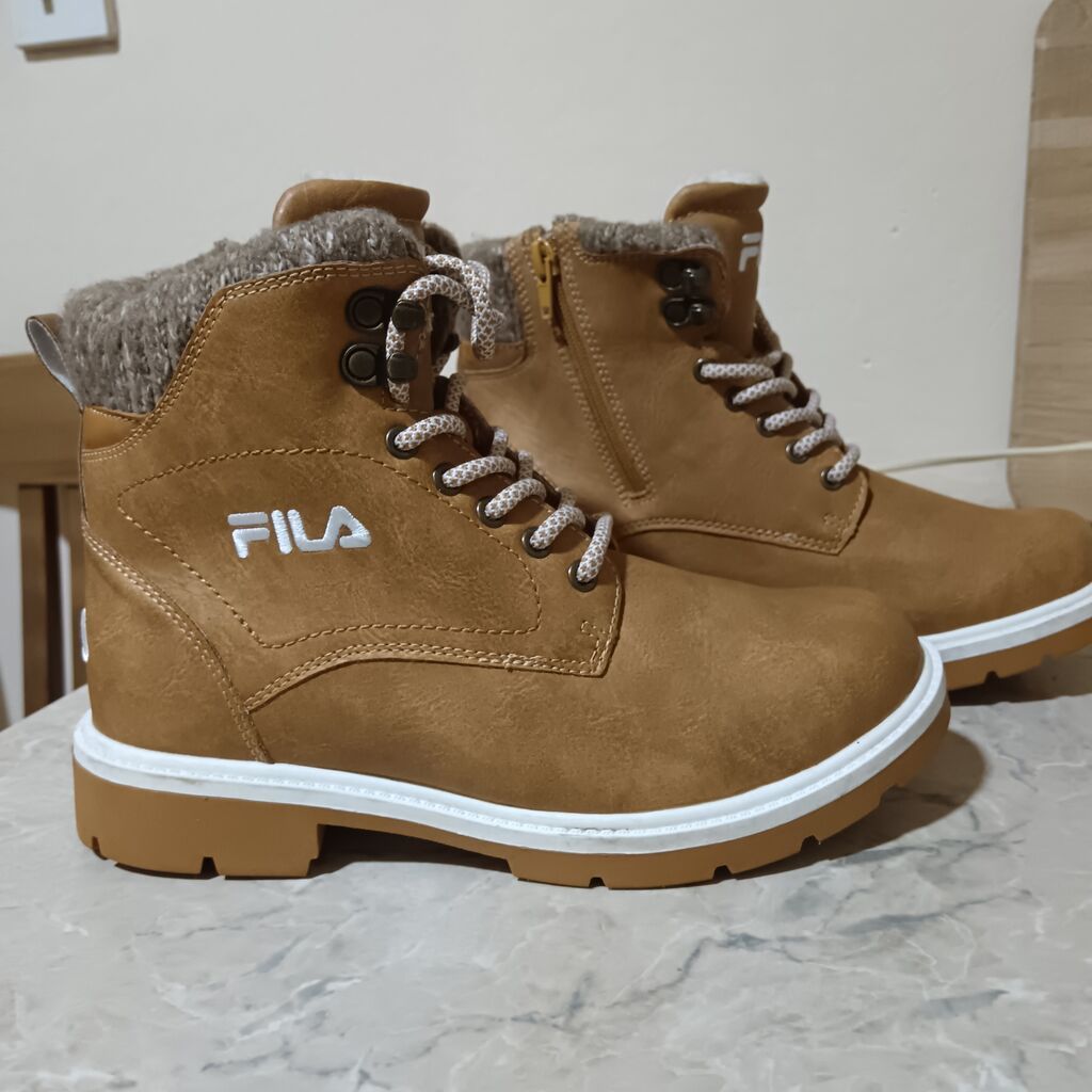 Fila zimske čizme – karamel braon - Model: visoke zimske čizme sa