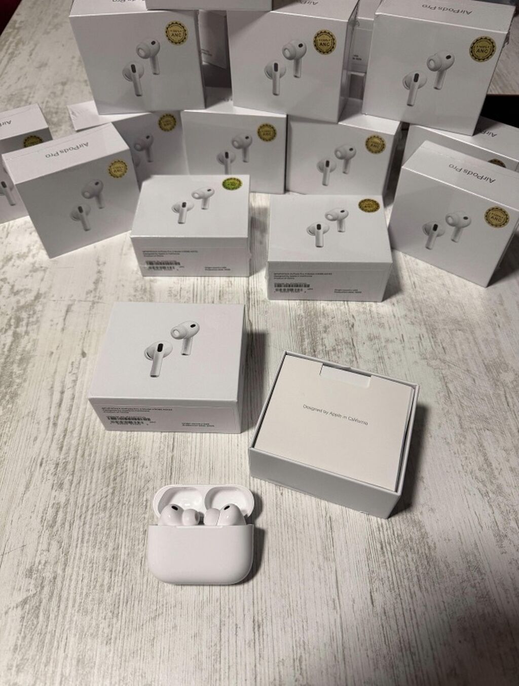 Apple AirPods Pro (navedeno na kutiji: AirPods Pro 3) bežične