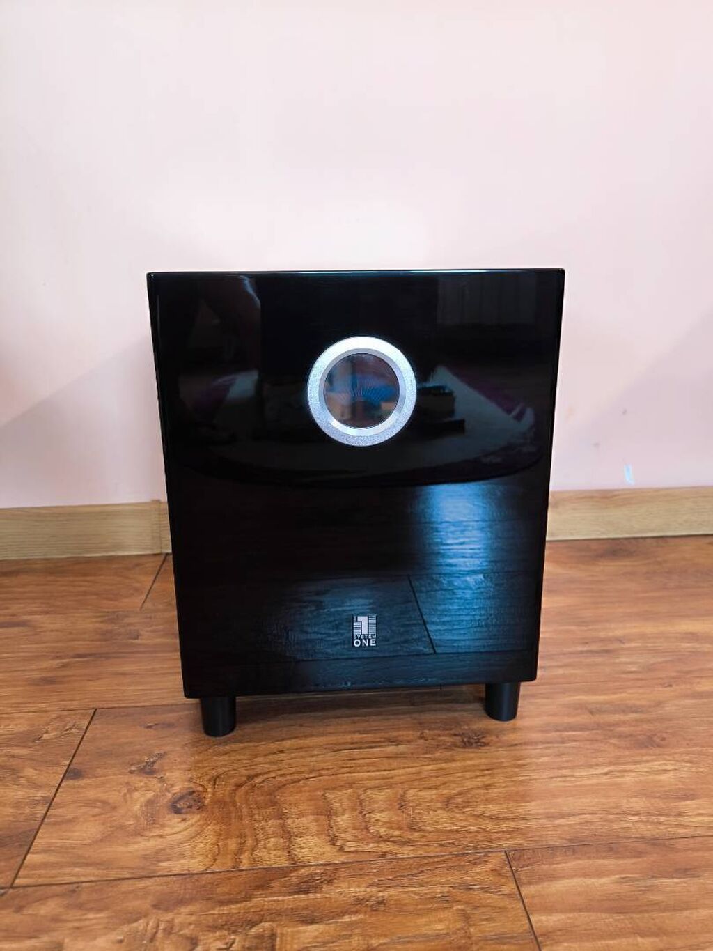 Sistem One VH-100SW – Aktivni subwoofer za kućni bioskop i stereo