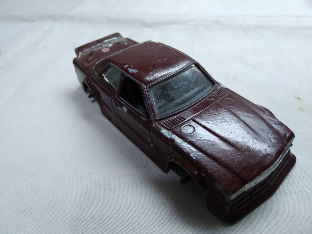 Metaloplastika Mercedes Mampe 1:43, Yugoslavia, izgrebani,na 1 fale