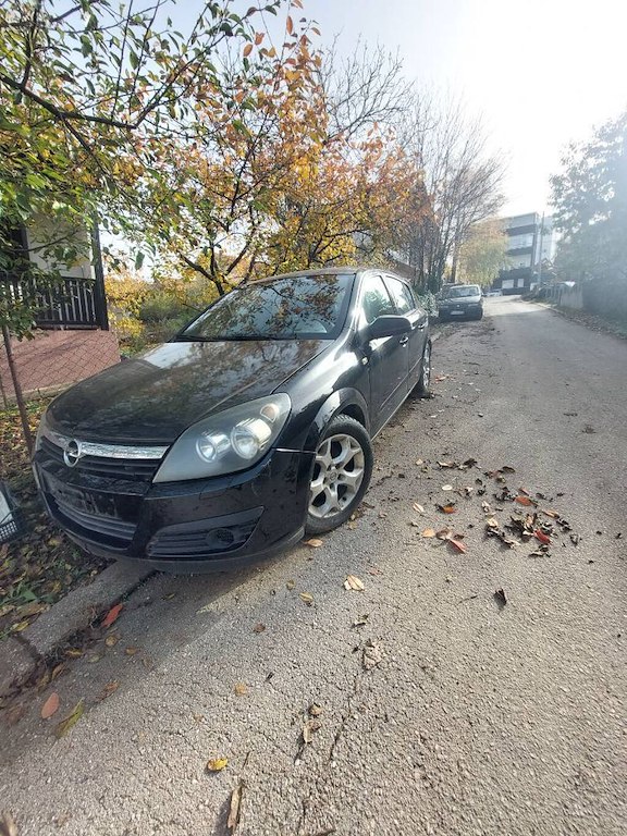 Astra H Opel Astra 1.7cdti 74kw Auto je ovako u korektnom  stanju Na