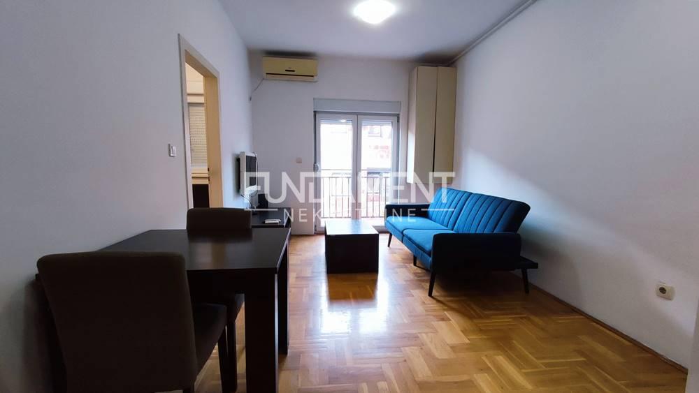1.5 Centar 35m2, II, cg, renoviran ID#1736
300 €