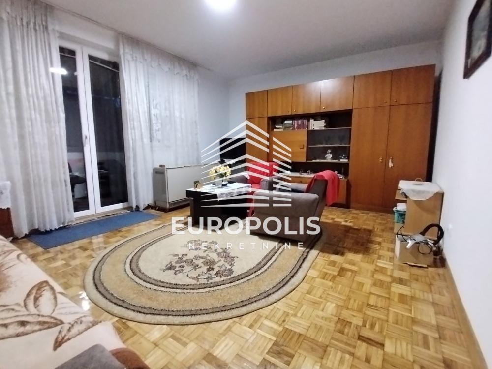 Stan na prodaju, 2.0 u Zemun Polju ID#8923
117.000 €