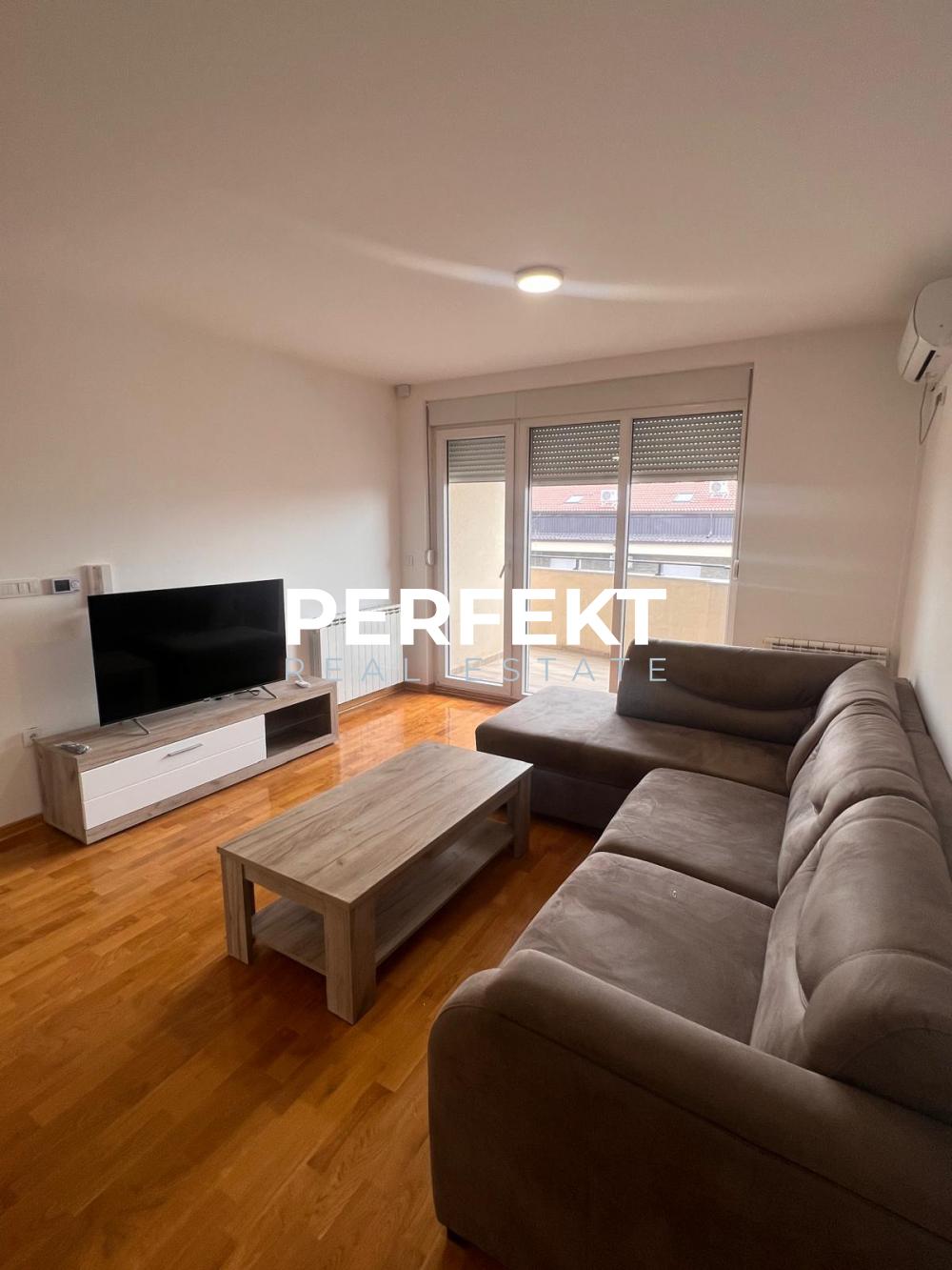 Centar, trosoban, 89m2, čevrti sprat, lift, eg
178.000 €