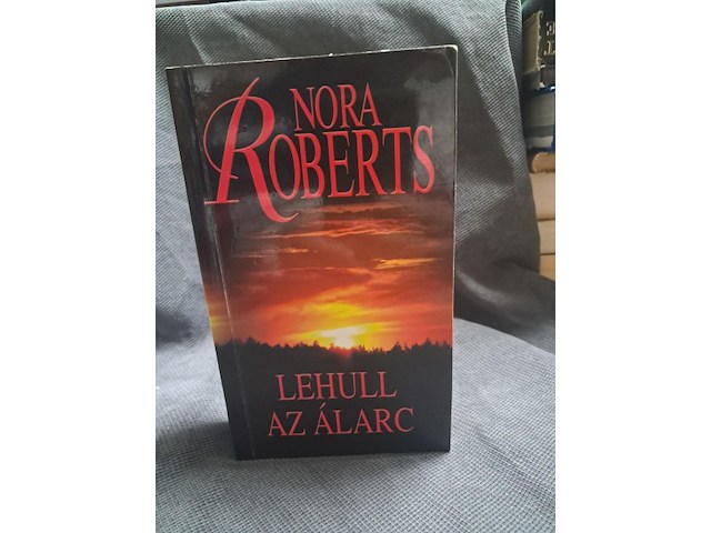Nora Roberts Lehull az állarc