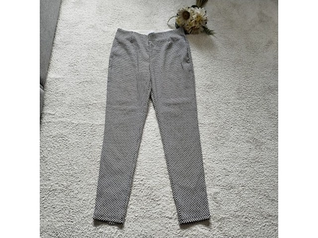 ♫ ♪ ♫ CALVIN KLEIN crno-bele pantalone vel 6