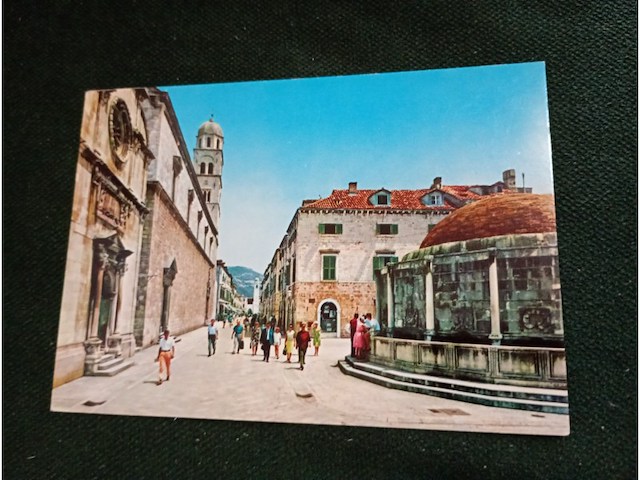 Dubrovnik Placa s Onofrijevom Česmom