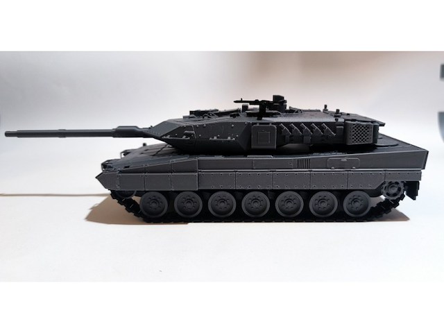 Leopard 2 tenk 1:35