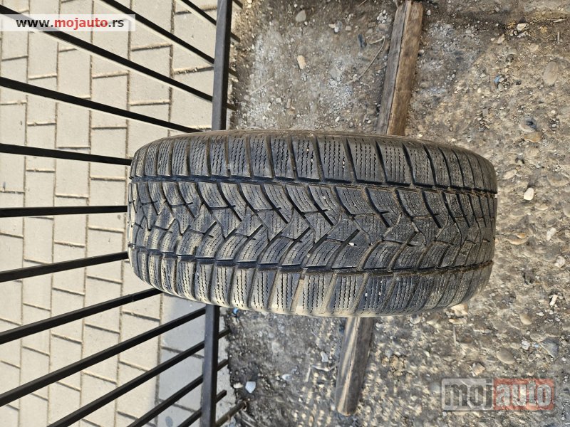 235-55-17 Dunlop odlicna povoljno m+s Jedna guma