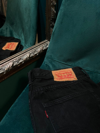 Levi’s Vintage crne farmerke 501 – ženske
