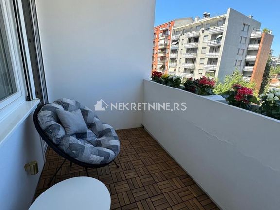 #47732, Izdavanje, Stan, CRVENI KRST, 850 EUR