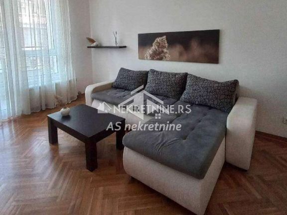Vračar, Crveni krst, 2.5 stan, 56m2, 700 EUR