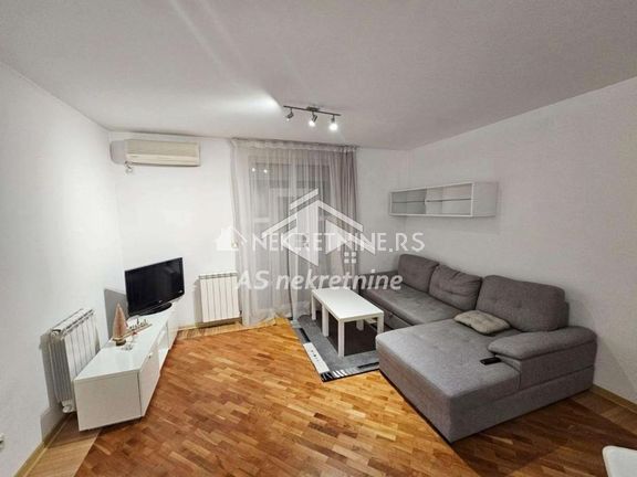 Vračar, Čubura, 2.0 stan, 55m2, 800 EUR